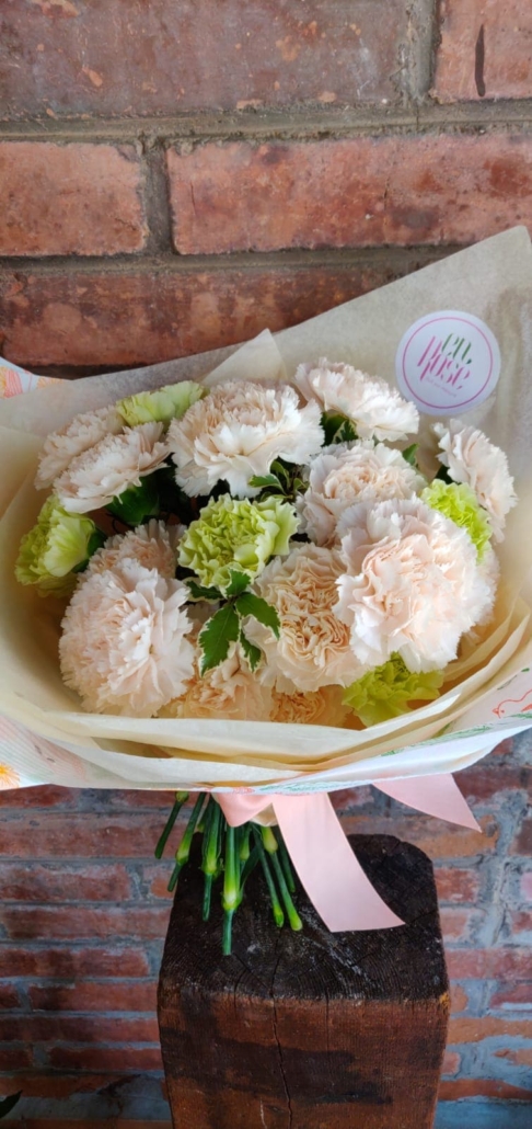 Buchet cu garoafe bej și vernil Heaven - enRose