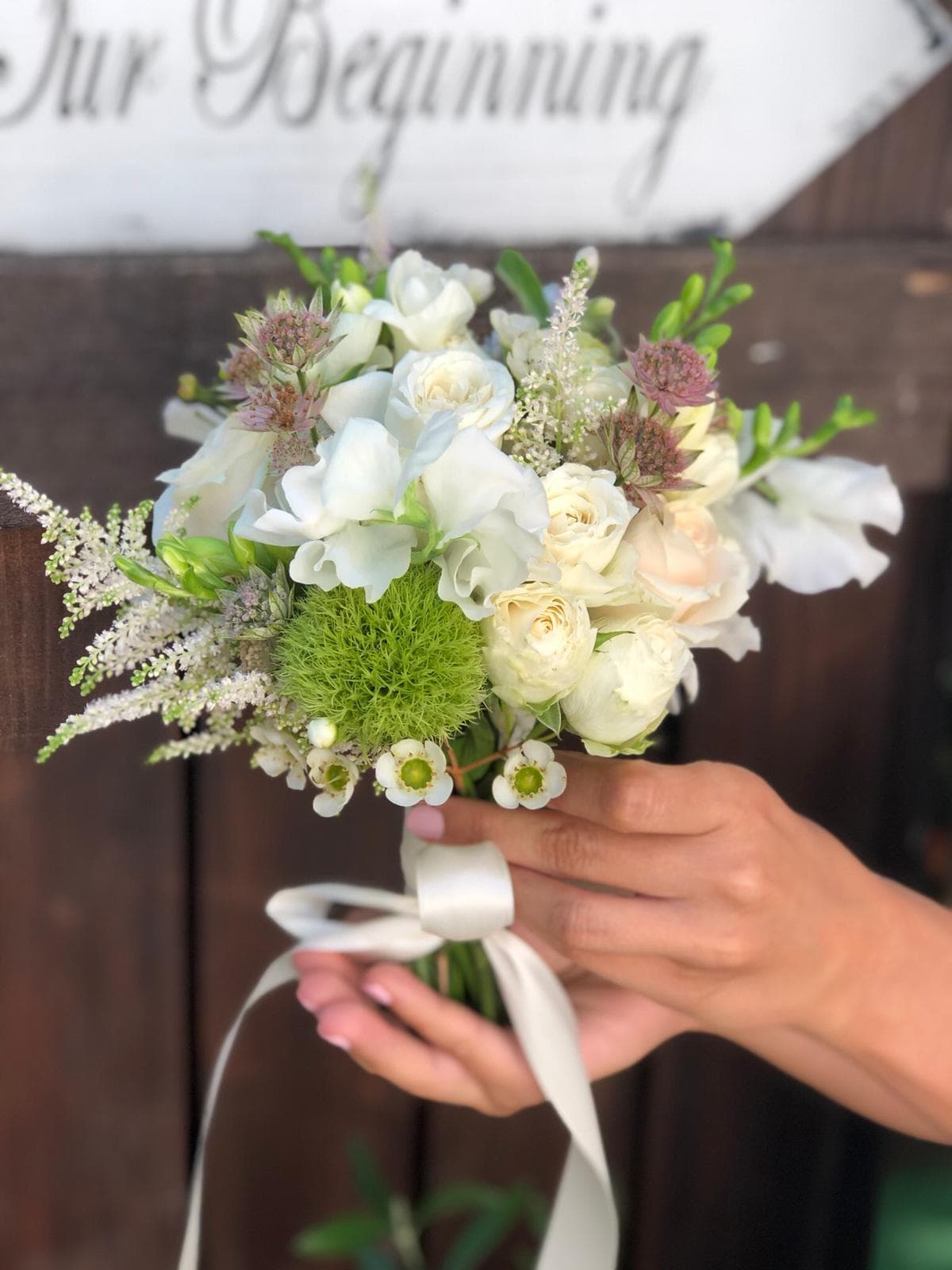 Mini buchet cu flori albe Petite Cheri - enRose
